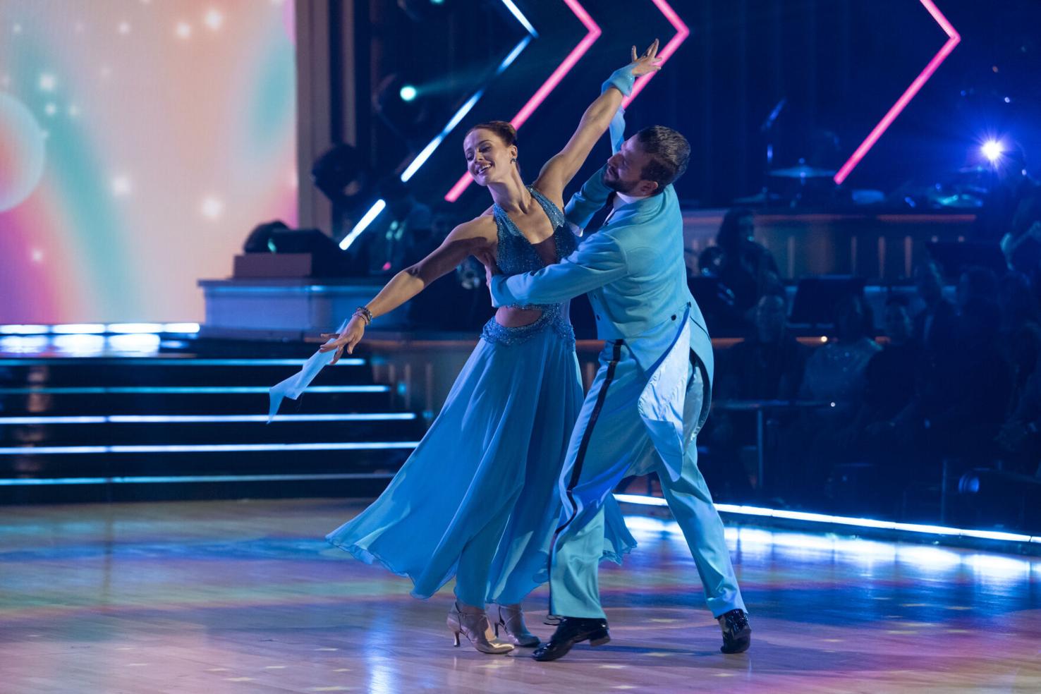 'DWTS' recap: Leavitt out, finale stage set, Zac Efron