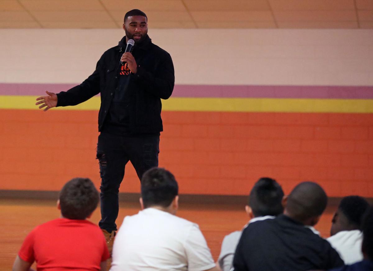 Pressley and Smart-El bring NFL player to talk to youth | Casinos ...