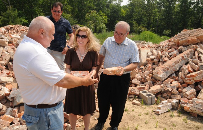 Millville's Levoy Theatre donates bricks from collapse to Vineland's ...