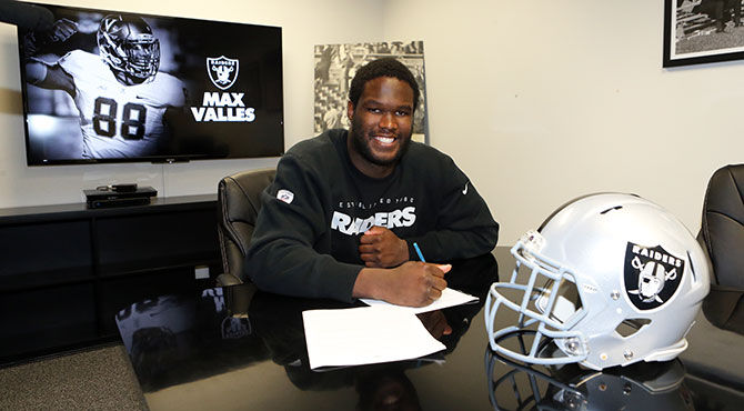 Bills sign St. Joseph graduate Max Valles