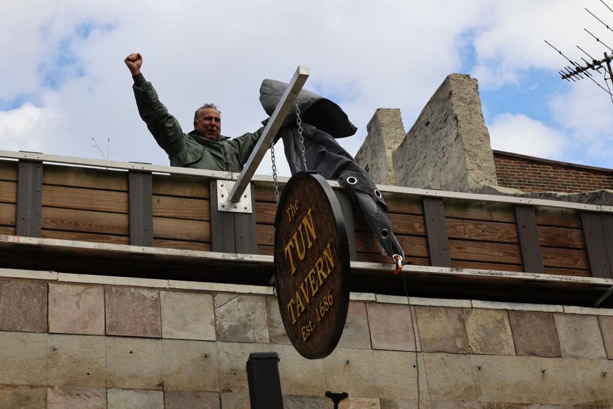 Tun Tavern opens new location in Philadelphia, unveils sign