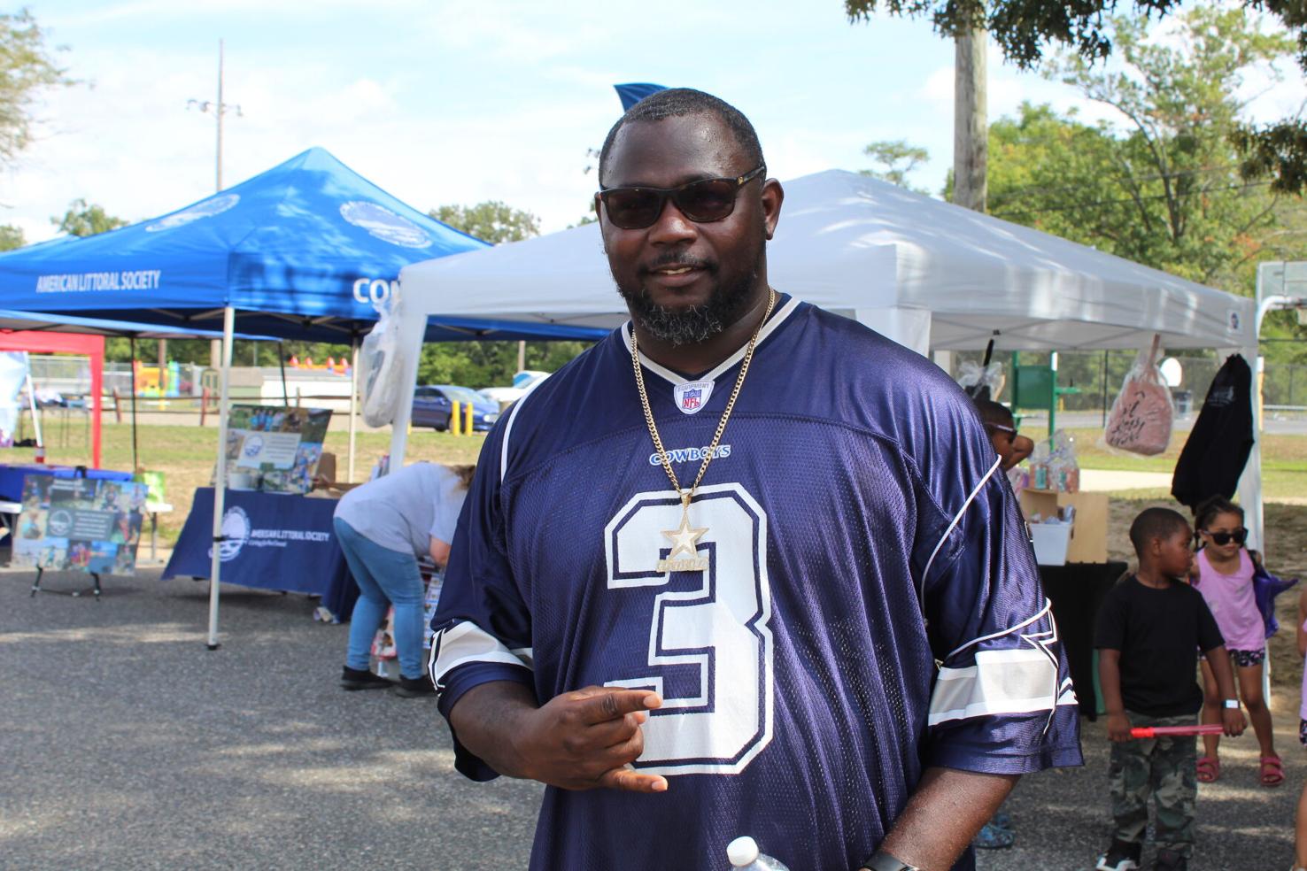 Bridgeton residents — and plenty of Dallas Cowboys fans — honor local ...