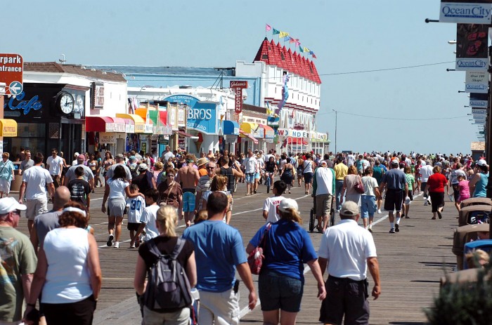 Labor Day weekend crowds enjoy one last perfect beach day