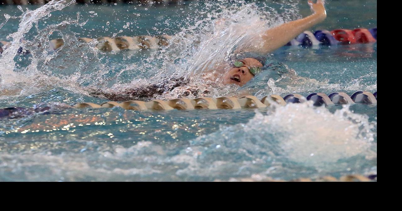 Cedar Creek swimmer Lauren Kelly falls back to routine before swimming