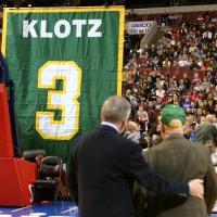 12,000 give Margate's Red Klotz a champion's treatment at Wells Fargo ...