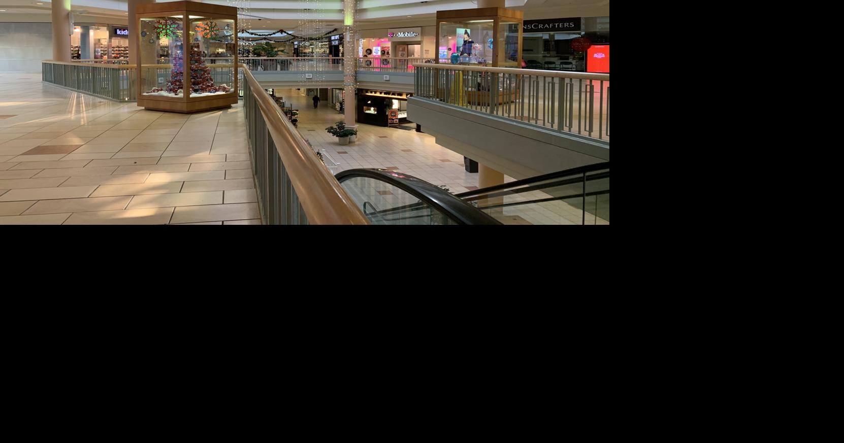 Black Friday crowds build at Hamilton Mall