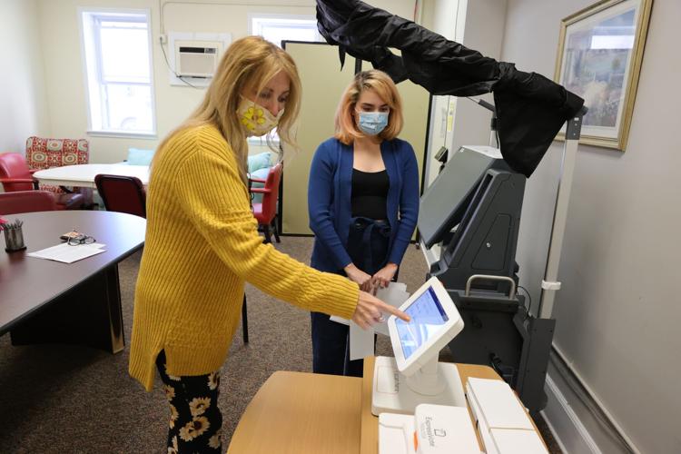 How to use Atlantic County's new early voting machines.