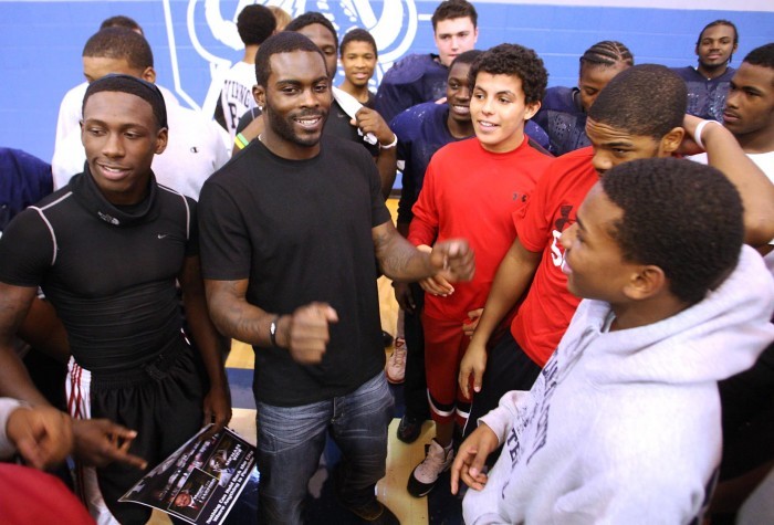 An Eagle lands in Atlantic City: Michael Vick greets students and Sandy ...