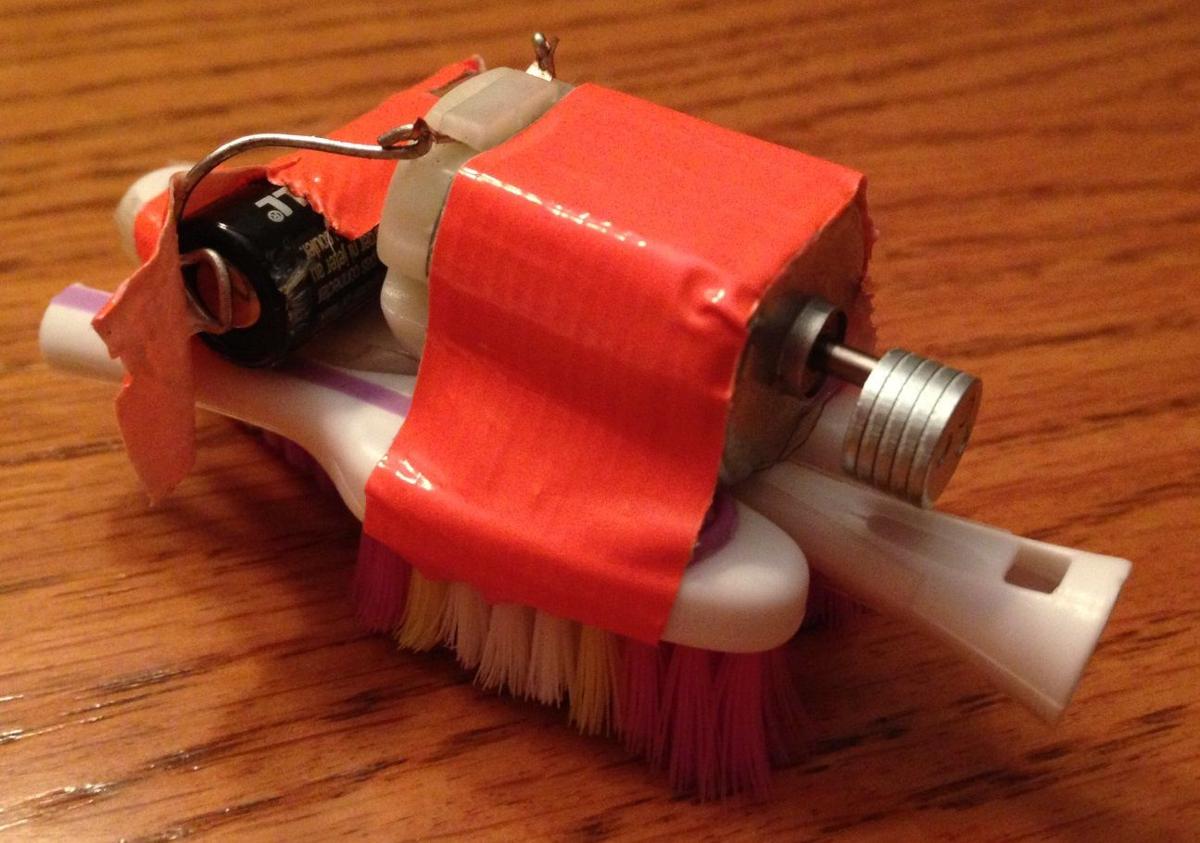 Woodbine Library hosts ‘bristlebot’ craft for teens