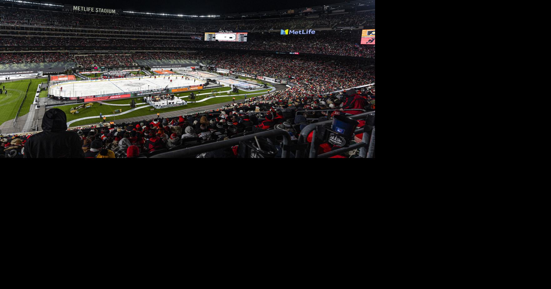 Flyers fall to Devils in front of 70,328 fans at MetLife Stadium