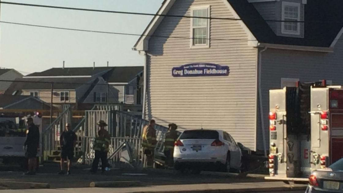 Suv Slams Into Greg Donahue Fieldhouse In Oc Latest Headlines