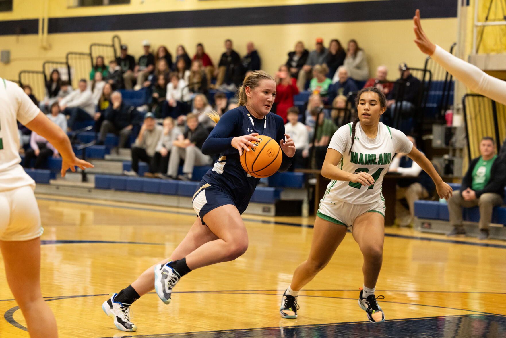 Mainland Regional beats Holy Spirit in girls basketball