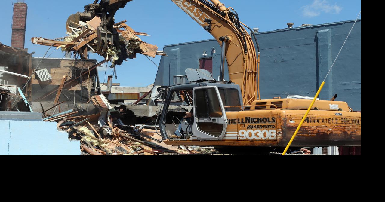 Former Henny’s comes down in Stone Harbor