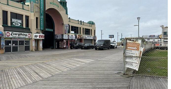 Homeless man killed in fire under Central Pier