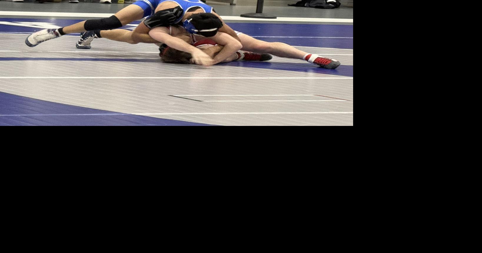 Oakcrest wrestling splits in tri-meet: On the Mat