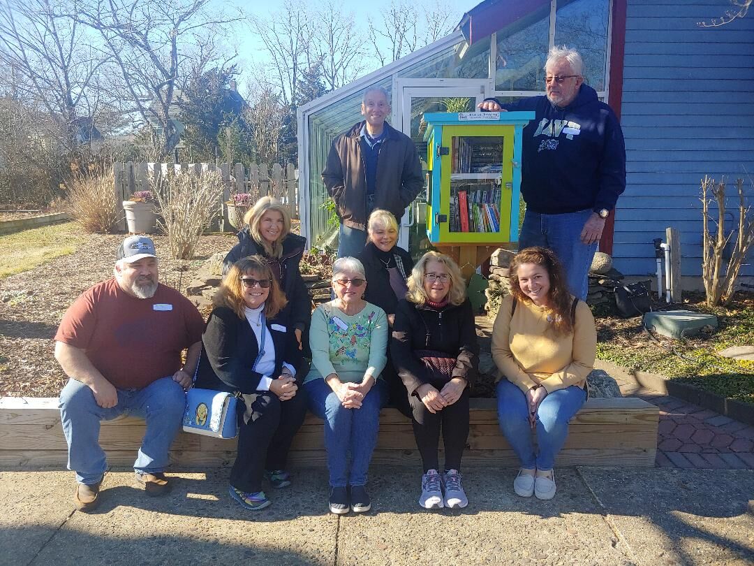 Local couple organize Mays Landing library project