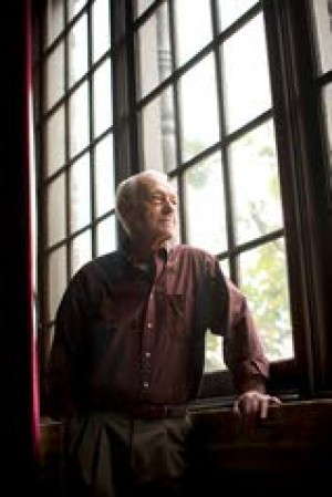 'Frasier' actor John Mahoney finds solace on theater stage