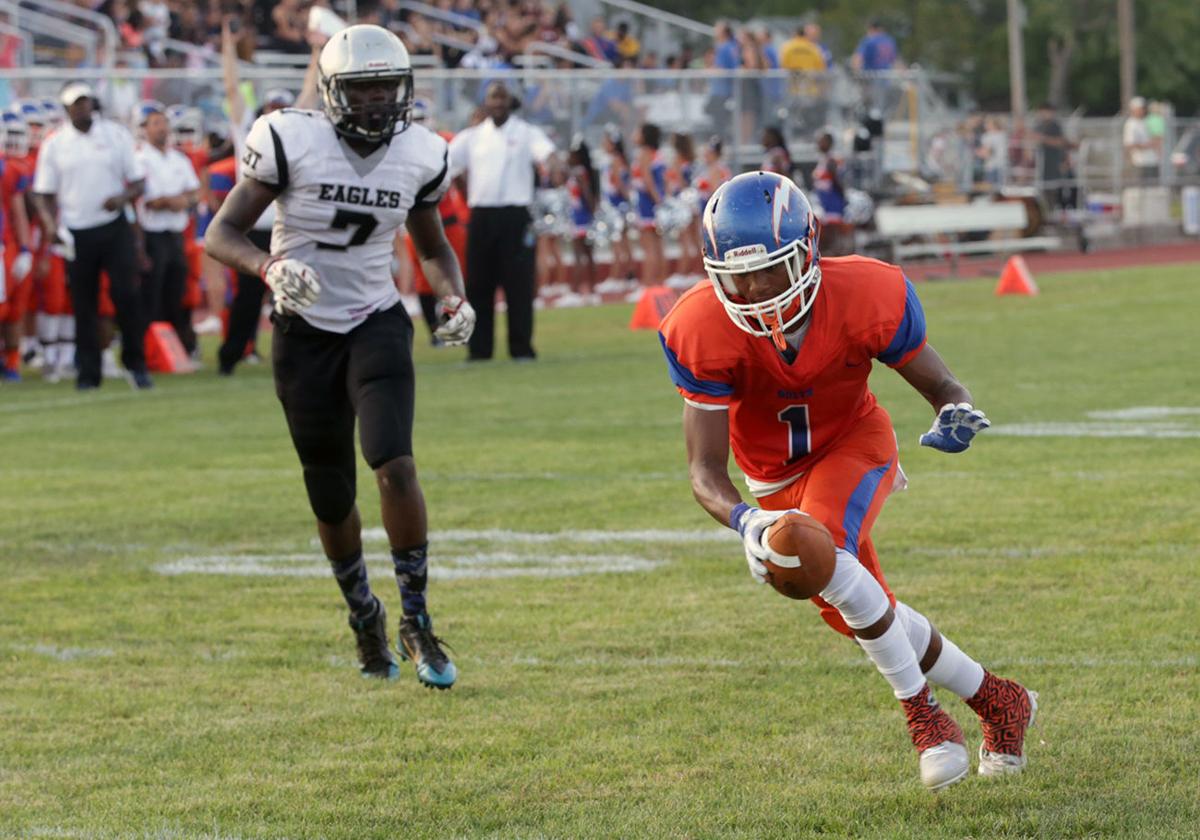 Where the Elite 11 football teams play this week