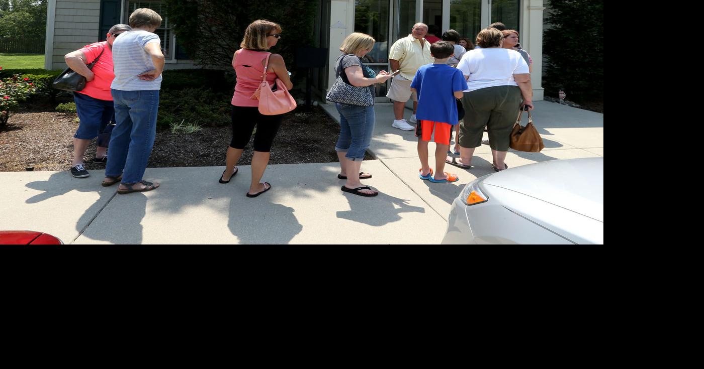 Dr. James Kauffman's patients line up for records as office prepares to ...