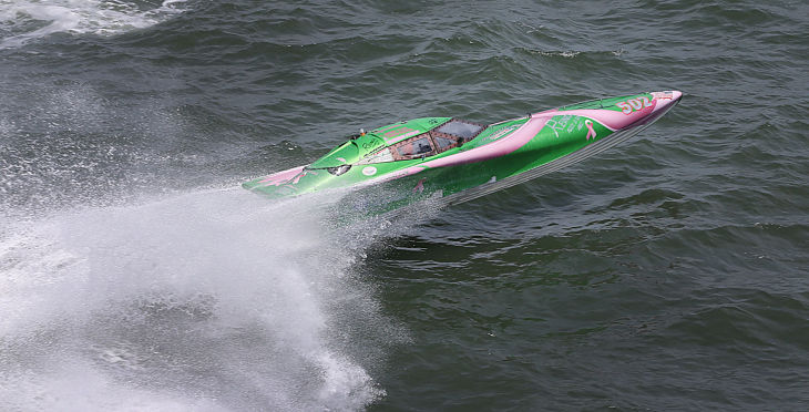 Speedboat races 'like NASCAR on water'