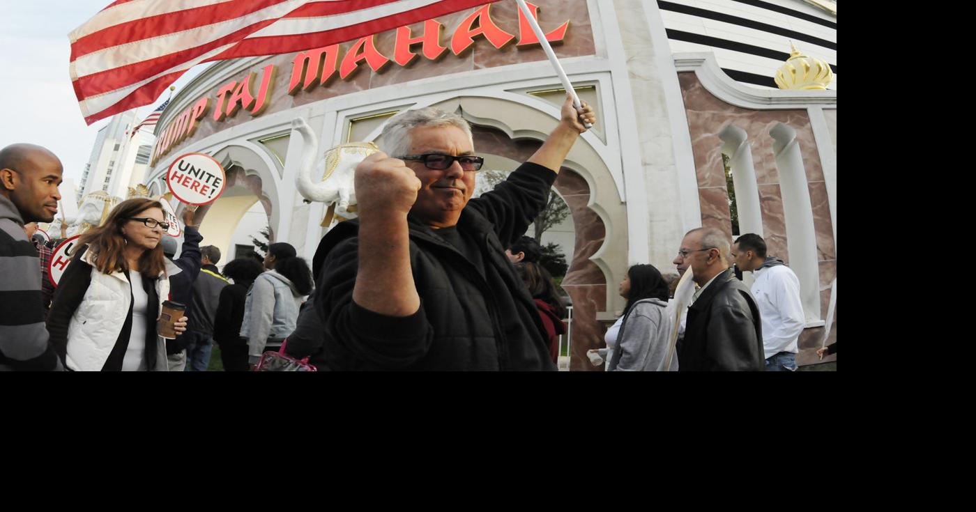 Union supporters protest at Taj Mahal