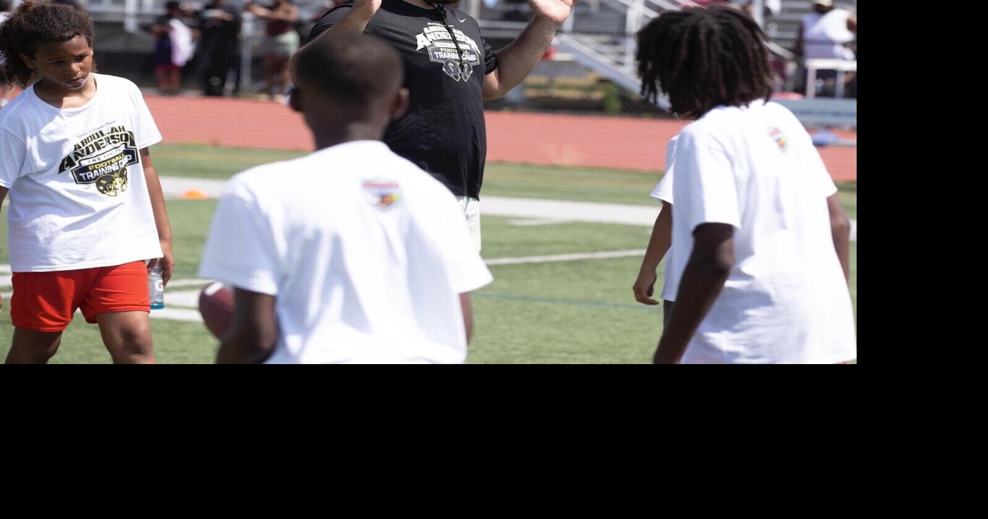 NFL veteran Abdullah Anderson holds free football camp
