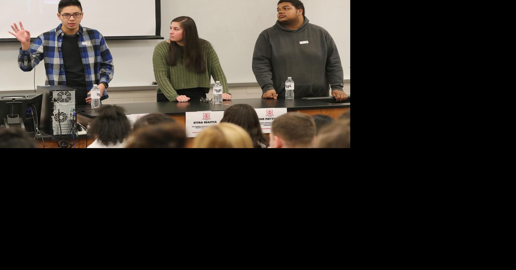 Communications students at EHT learn from alumni