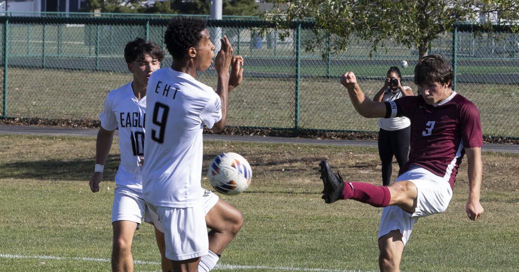 PHOTOS EHT vs. Cedar Creek boys soccer