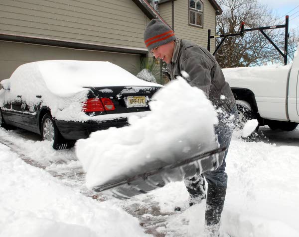 A Monday make-good: Shoppers turn out after being snowed in Saturday