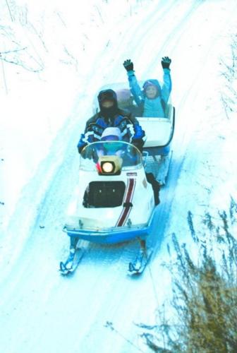 Isanti parade welcomes new year | | presspubs.com