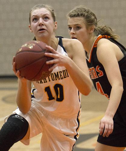Basketball: Bears fall to Mahtomedi 32-30, go 0-2 in grueling back-to ...
