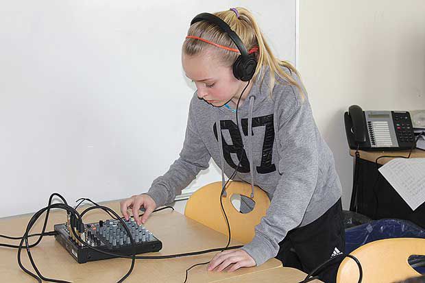 Oneka students explore stories through technology | News | presspubs.com