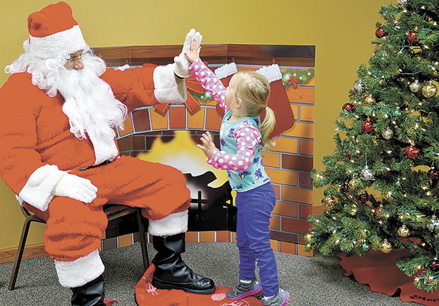Santa appears in Lino Lakes | News | presspubs.com