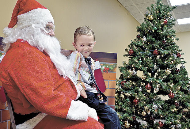 Santa appears in Lino Lakes | News | presspubs.com