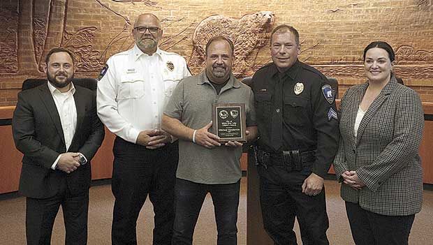 Resident honored for helping prevent carjacking | News | presspubs.com