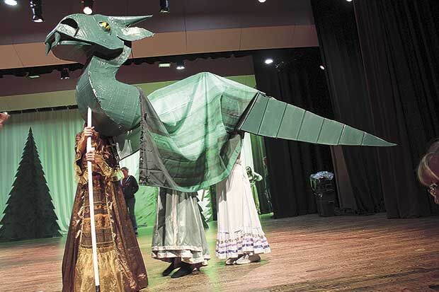 CMS fall play features ‘amazing’ set and props | News | presspubs.com