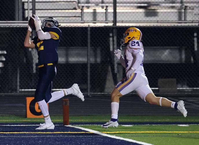 Football: Mahtomedi tops Cretin-Derham Hall 19-7 for 3rd straight ...