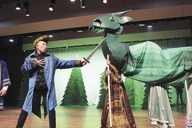 CMS fall play features ‘amazing’ set and props | News | presspubs.com