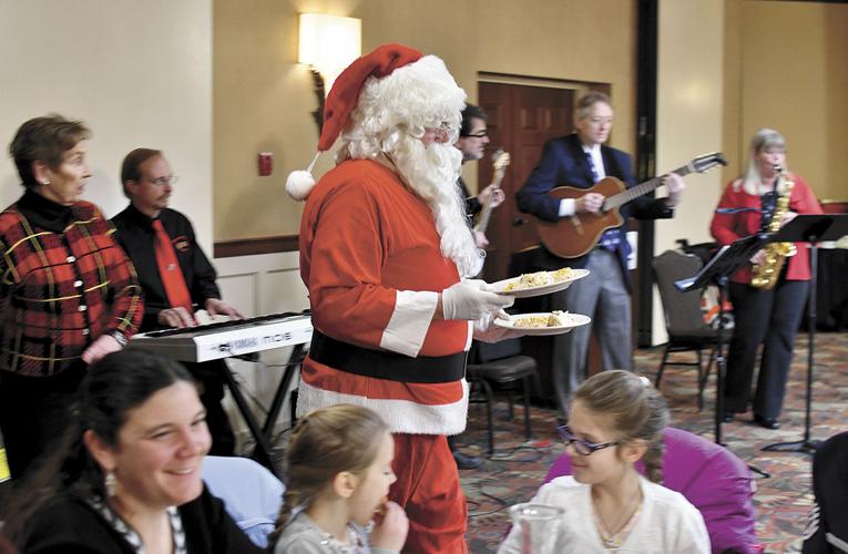 Dinner with Santa(s) | Multimedia | presspubs.com