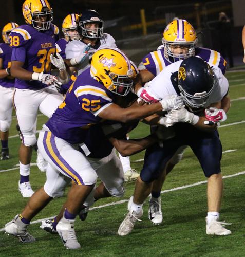 Football: Zephyrs top Raiders 33-17 on Bohmert's 5 touchdowns | Local ...