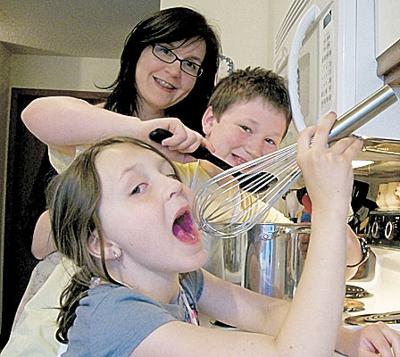 Family cooking show expands from web to TV | News | presspubs.com