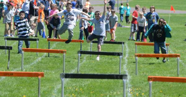 Spring track meet | Featured | presspubs.com