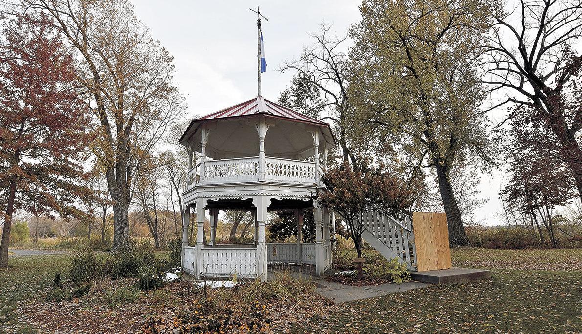2nd floor off-limits at aging gazebo | News | presspubs.com
