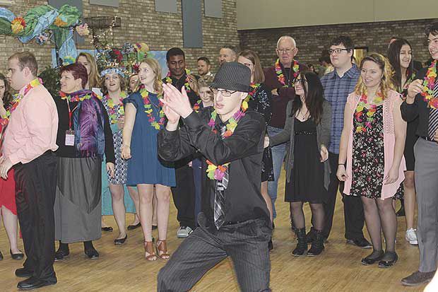 Volunteers create ‘magical’ prom for fellow students | News | presspubs.com