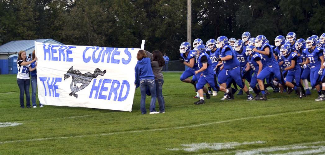 Mora Mustangs dominate district with ‘3-headed monster’ and exchange ...