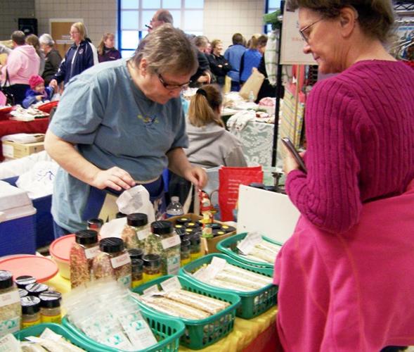 In photos: The 27th Annual Holly Fair | | presspubs.com