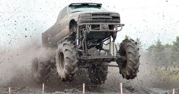 big trucks mudding