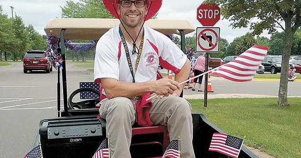 Students ‘sparkle’ at Middle School parade | Quad | presspubs.com