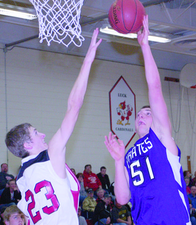 Despite fouls, Pirates hang on | Sports | presspubs.com