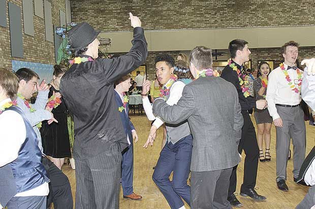 Volunteers create ‘magical’ prom for fellow students | News | presspubs.com